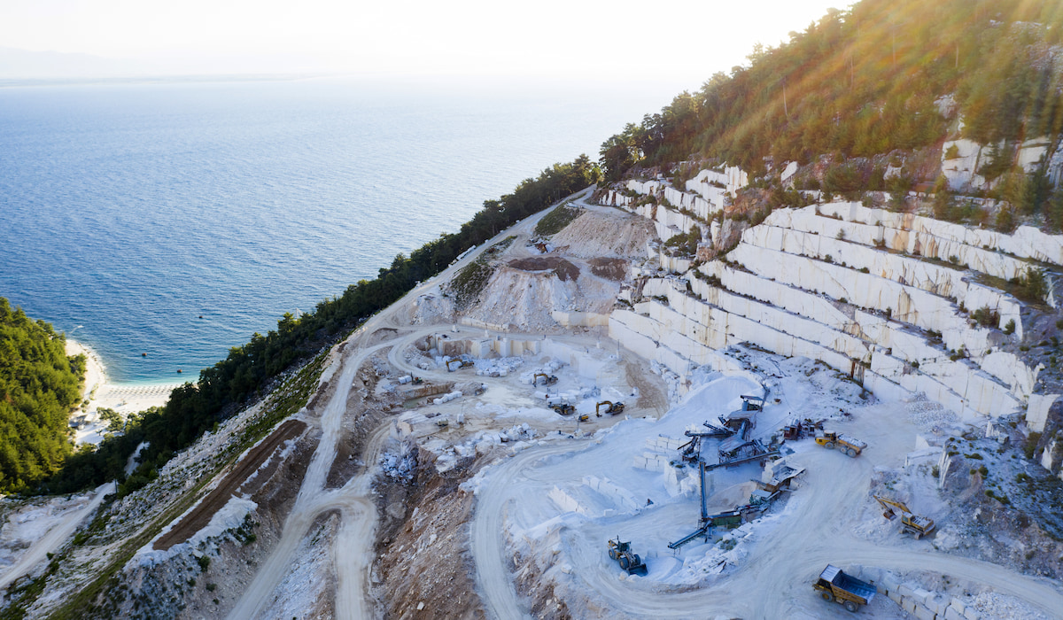 Where to Find Cool Rocks (11 Places and Expert Opinions) - Pretty Pebble